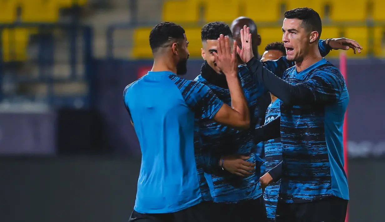 Foto: Geber Latihan Bareng Al Nassr, Ronaldo Siap Debut di Liga Pro ...