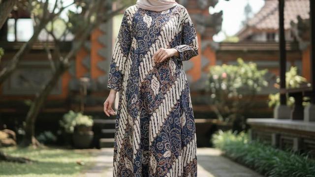 10 Model Gamis Batik Longgar Tampilan Syar'i Paling Direkomendasikan 2025
