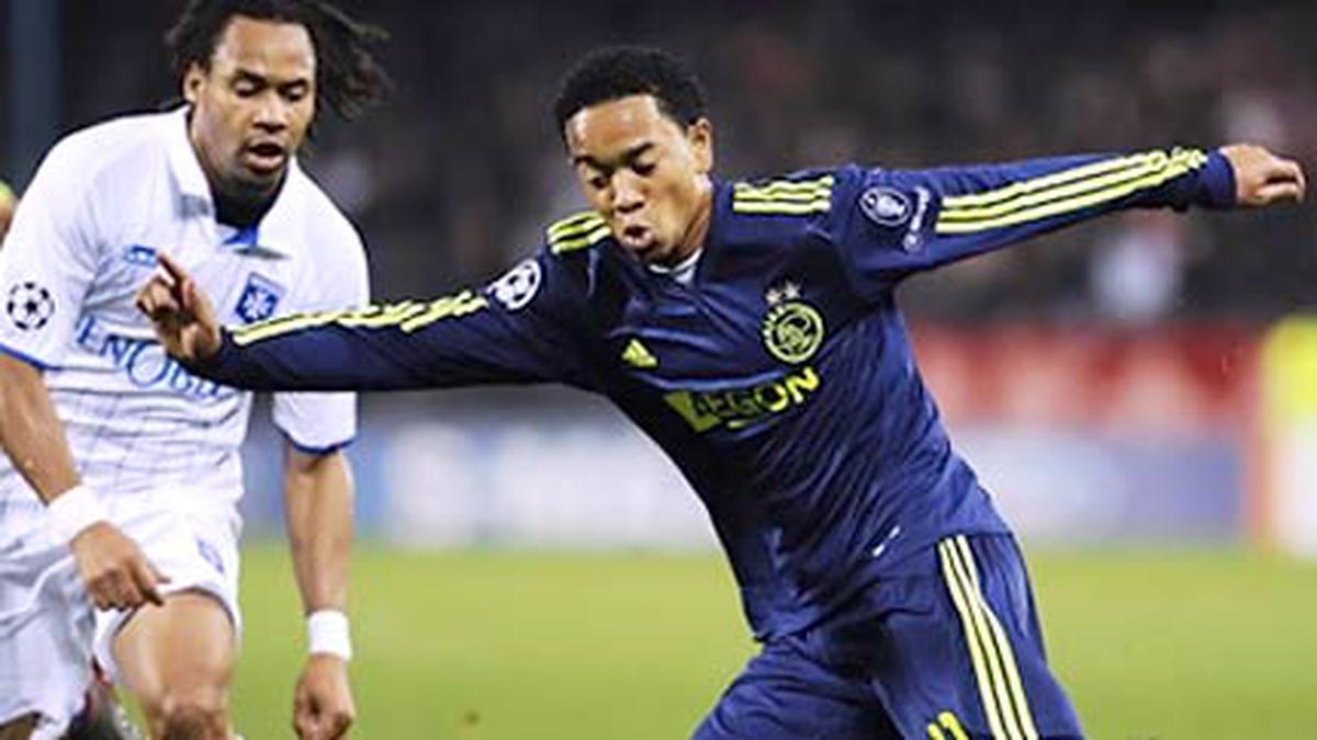Emanuelson Selangkah Menuju Milan - Bola Liputan6.com
