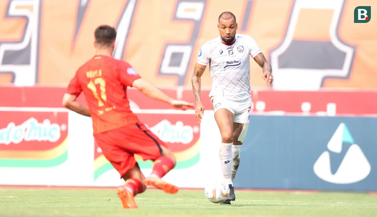 Foto: Gocekan Maut Gustavo Almeida yang Berujung Gol ke Gawang Persija ...