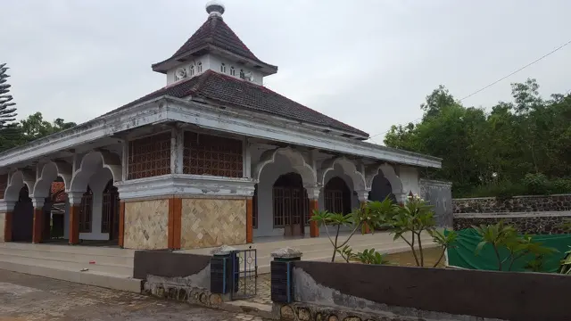 Sosok Ahmat Baidowi, Kiai yang Viral karena Jenazahnya Utuh Setelah 3 ...