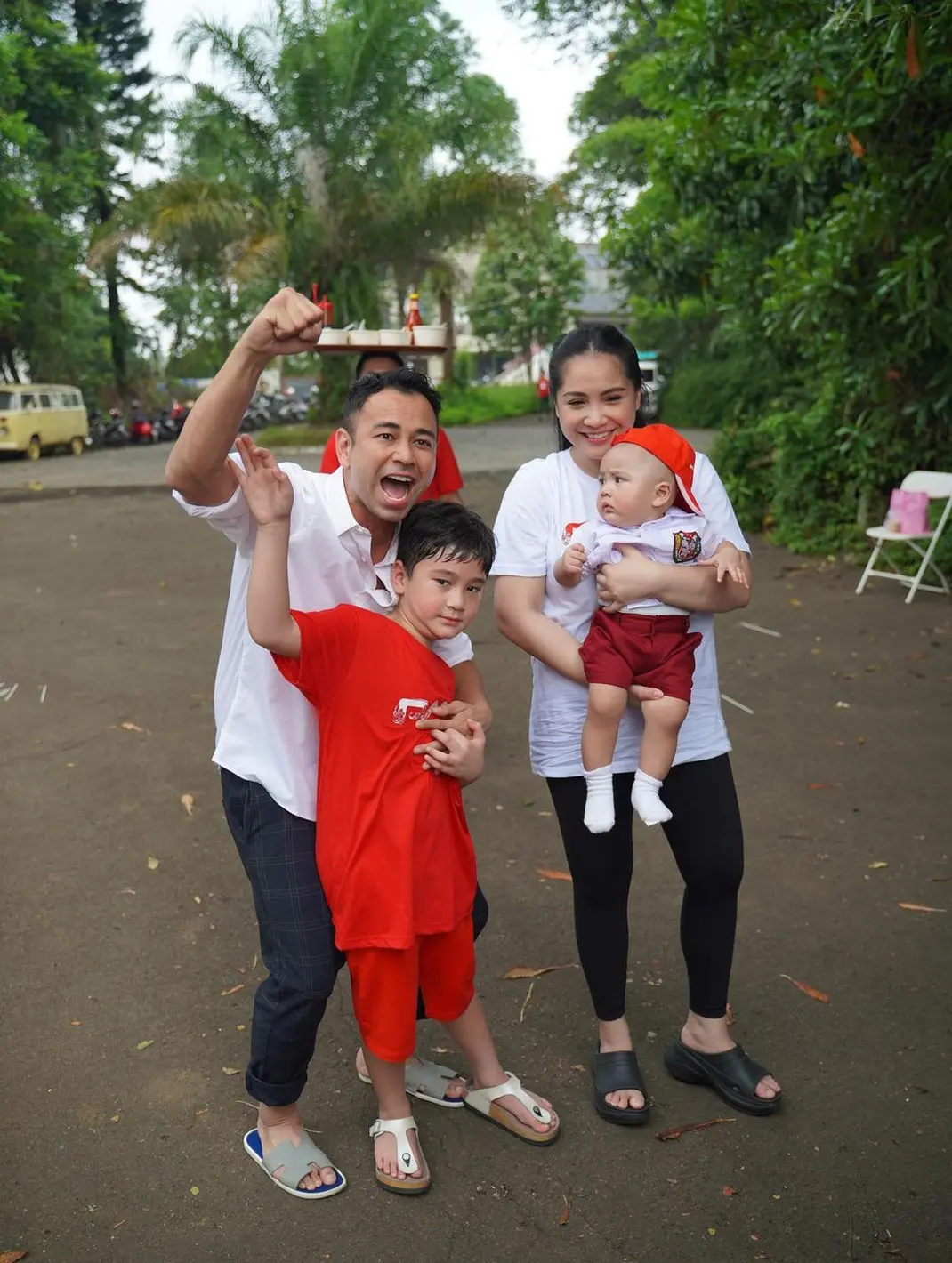 Bikin Salfok, Potret Nagita Slavina Pakai Rok Mini - Photo Fimela.com