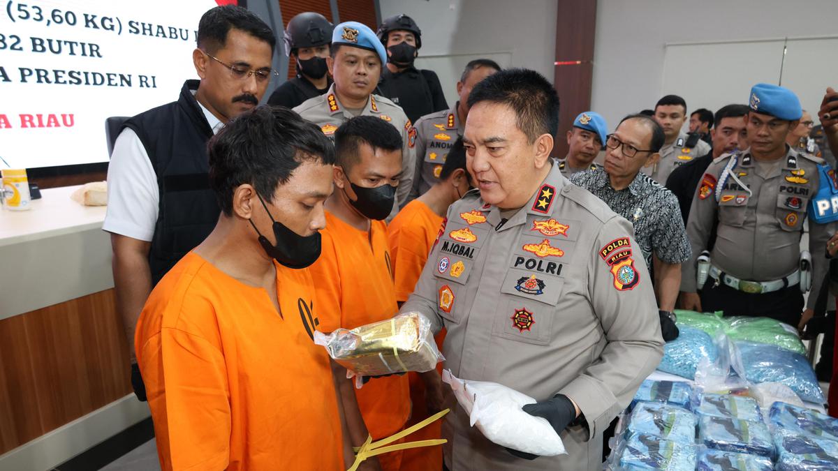 Sambut Direktur Reserse Narkoba Baru, Polda Riau Gagalkan Peredaran 53 Kilogram Sabu - Regional ...