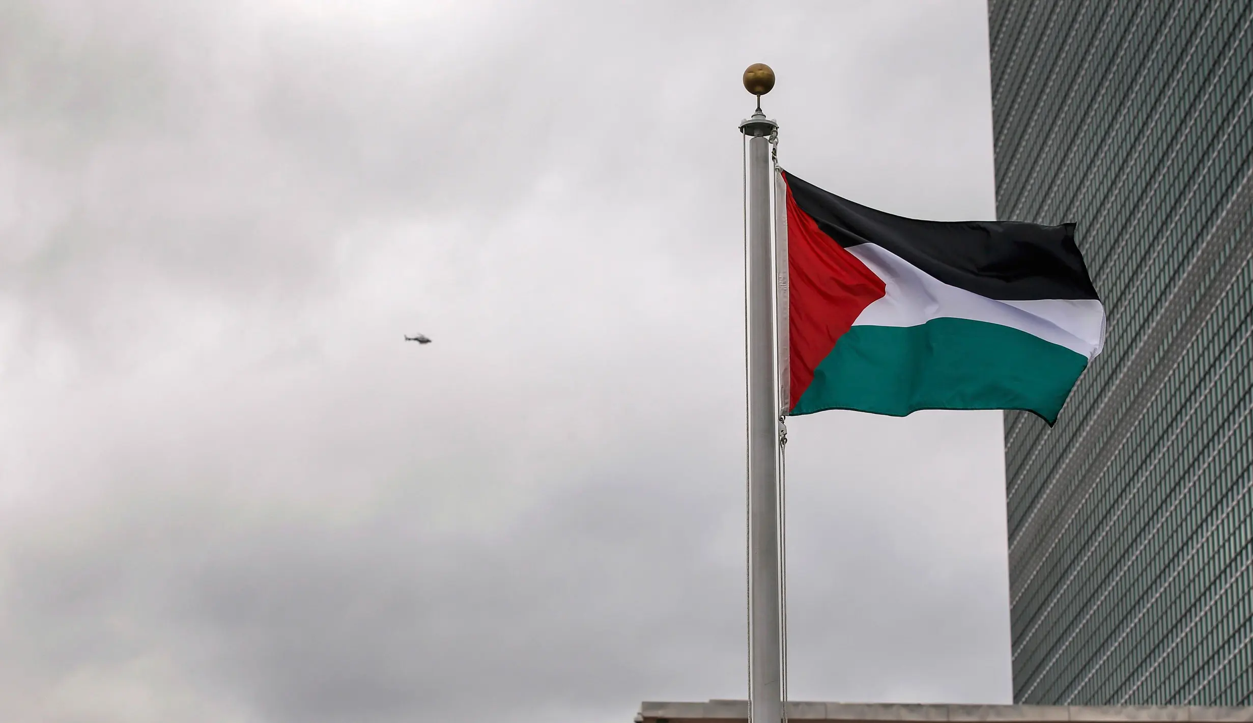 Akhirnya, Bendera Palestina Resmi Berkibar di Markas PBB - Foto ...