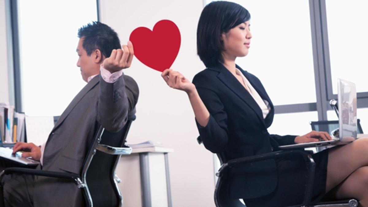 Tips Saat Berpacaran Dengan Bos Sendiri - Lifestyle Fimela.com