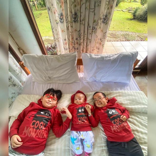 7 Potret Kebersamaan Daus Mini dan Kedua Anaknya, Kompak Banget - Hot ...