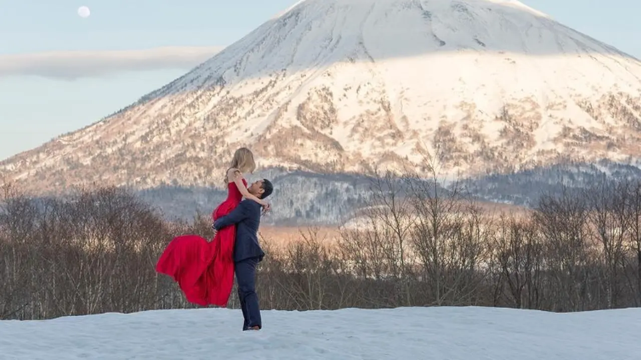 11 Potret Romantis Panji Trihatmodjo Bersama Varsha Strauss, Sang Istri ...