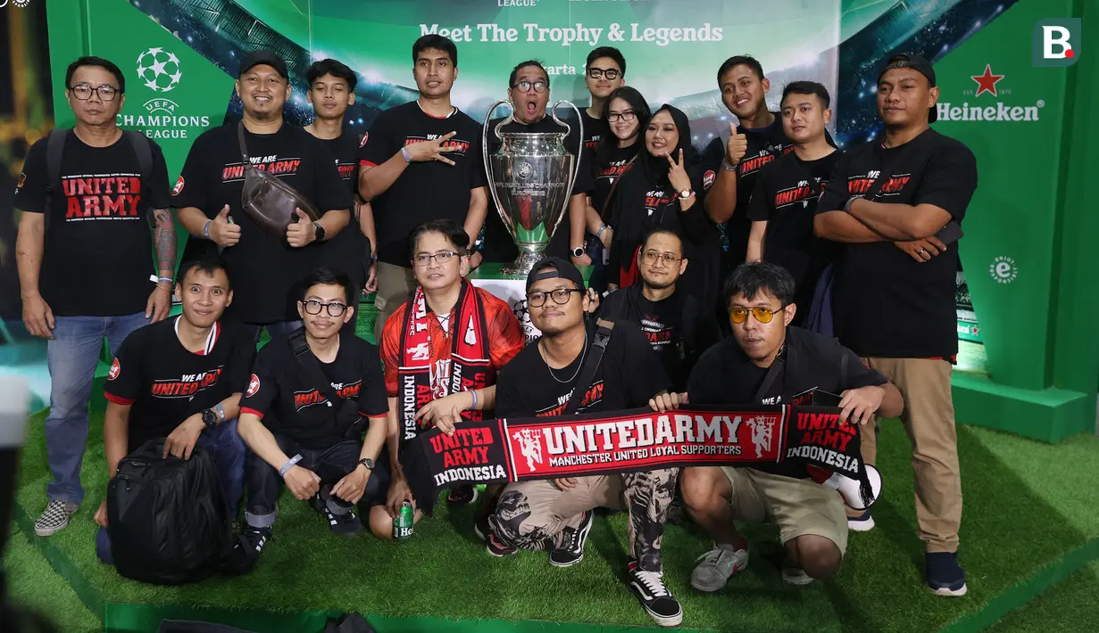 Foto: Mengintip Fans Museum di Acara Meet UEFA Champions League Trophy ...