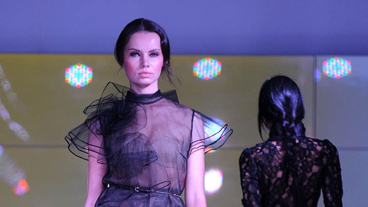 Reflection II - Photo Fimela.com