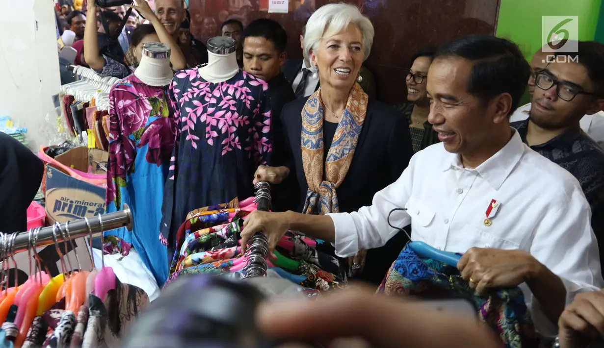 FOTO: Diajak Blusukan Jokowi, Bos IMF Belanja Baju Koko di Tanah Abang - Foto Liputan6.com