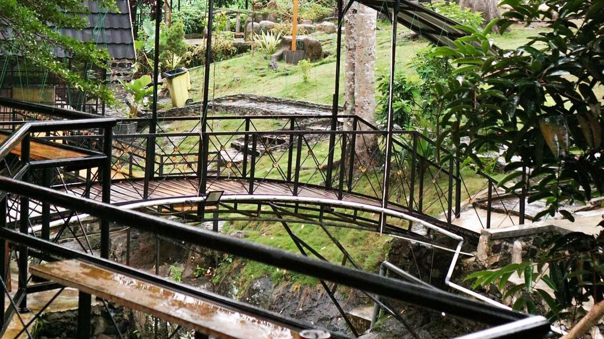 Menikmati Makan Bersama Keluarga di Saung Ende Serang Banten - Regional ...