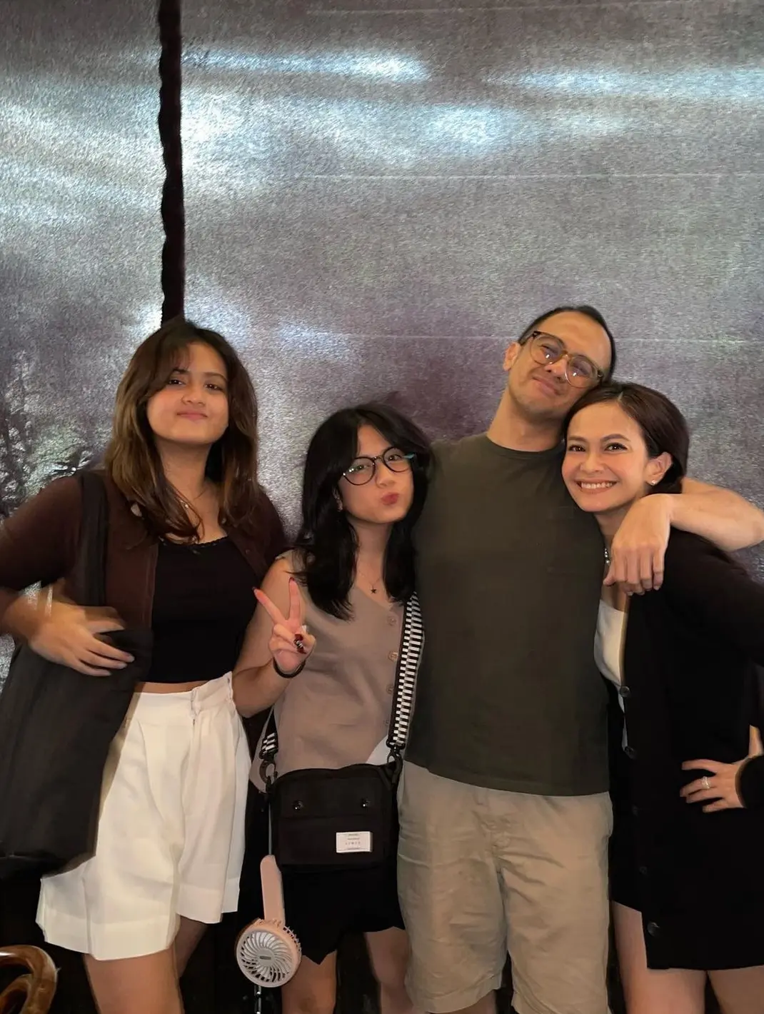 6 Potret Kebersamaan Ersa Mayori dengan Dua Anak Gadisnya, Berasa Teman ...