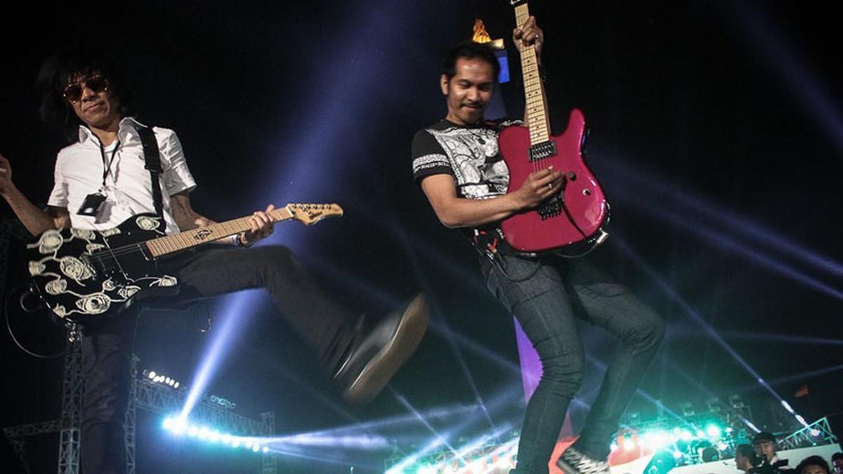 Raih Kesempatan Dapatkan Gitar Bertandatangan Personil Slank di ...