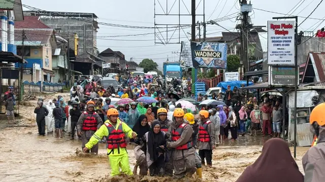 BPBD: 11 Kecamatan di Serdang Bedagai Sumut Terendam Banjir Akibat ...