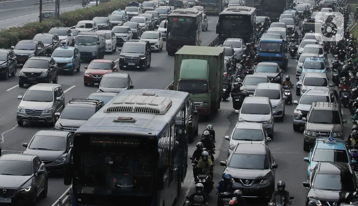Liburan Lebaran Usai, Jalan-Jalan di Jakarta Kembali Dipenuhi Kendaraan ...