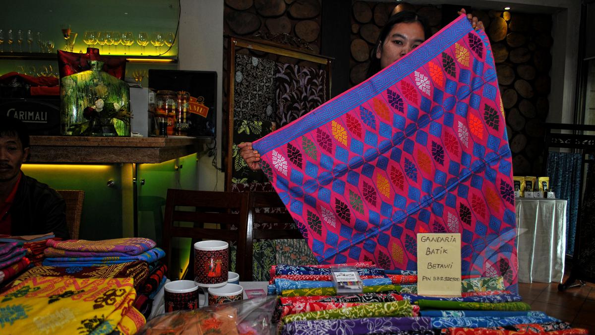 Kala Tamu Gibran-Selvi Serbu Toko Batik di Solo - News Liputan6.com