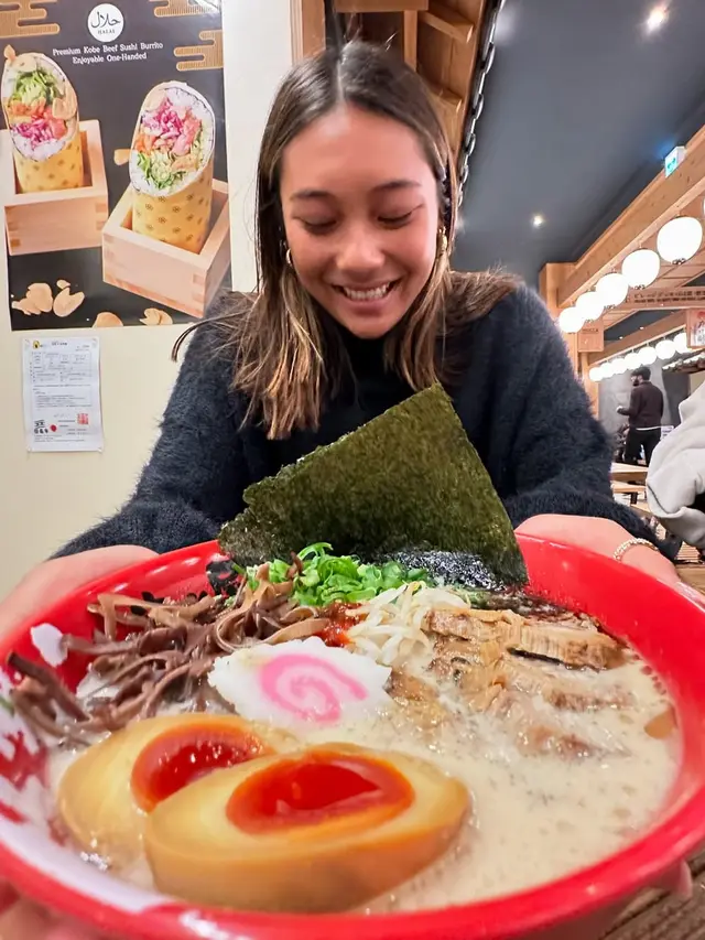 6 Potret Suri Jabrik, Keponakan Luna Maya yang Jadi Surfer Profesional ...