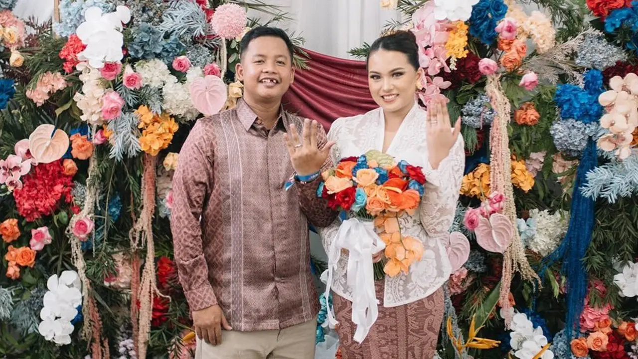 Dustin Tiffani dan Kekasih Tunangan, Ini Kalimat Manis yang ...