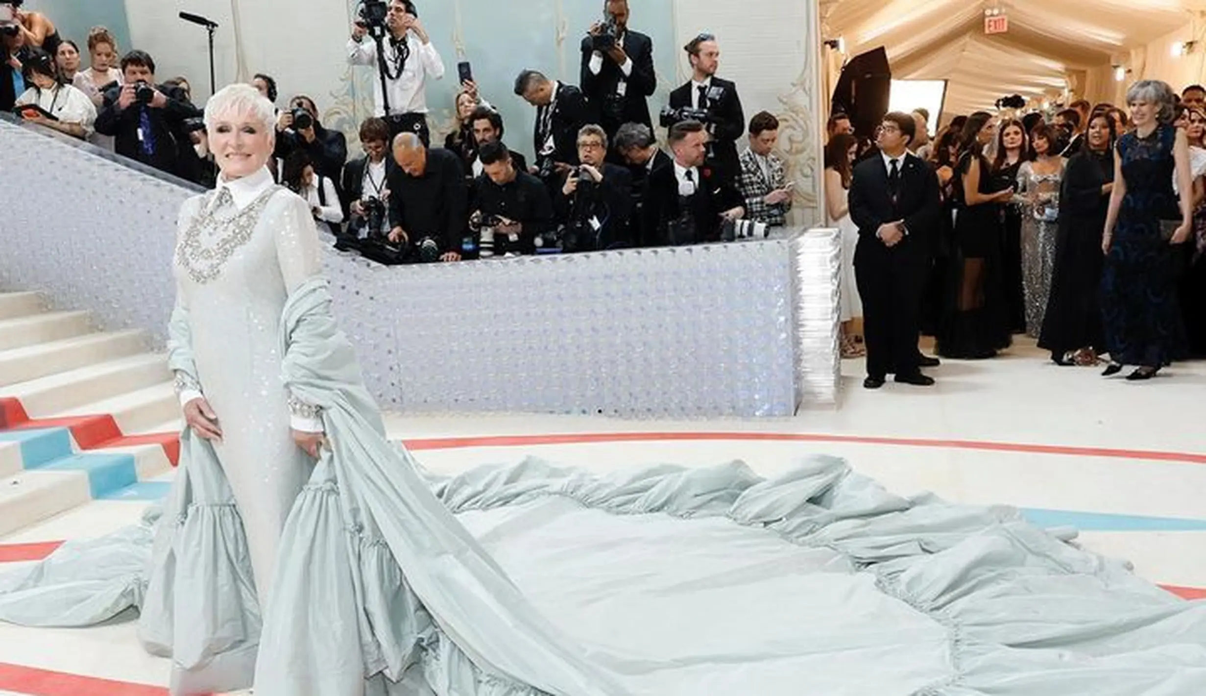 8 Ide Gaya Fashion ala Met Gala Pakai Kemeja Putih dari Kristen Stewart ...