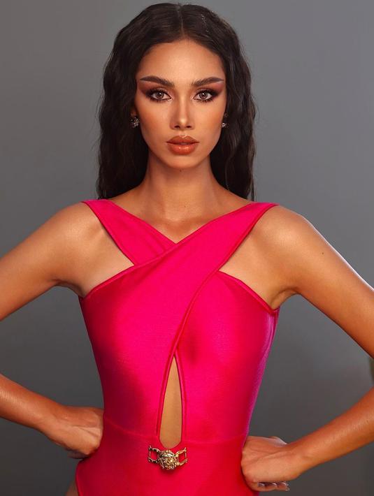 Potret Memesona Manita Hang, Miss Universe Kamboja 2022 - Foto Liputan6.com