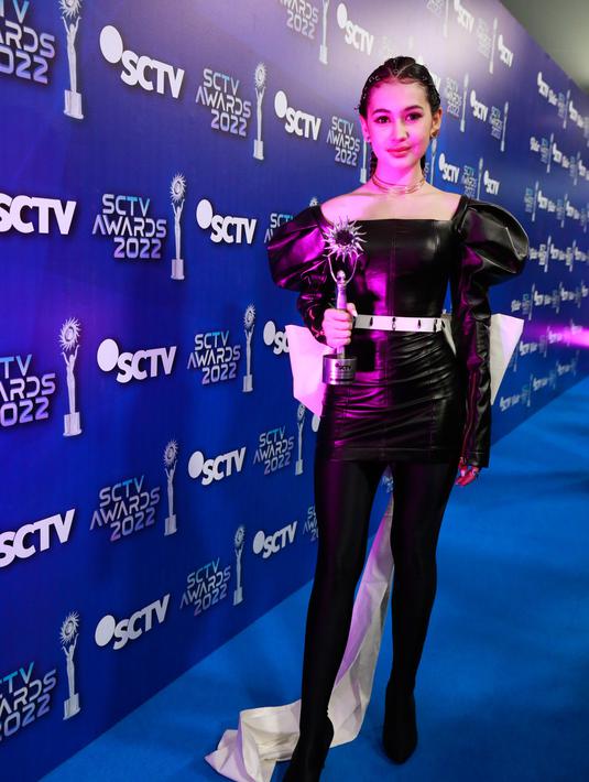 Mengenal Sandrinna Michelle, Artis Berprestasi Usia 15 Tahun Raih ...
