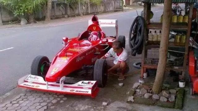 Kumpulan Potret Aksi Tukang Tambal Ban yang Bikin Pemilik Kendaraan ...