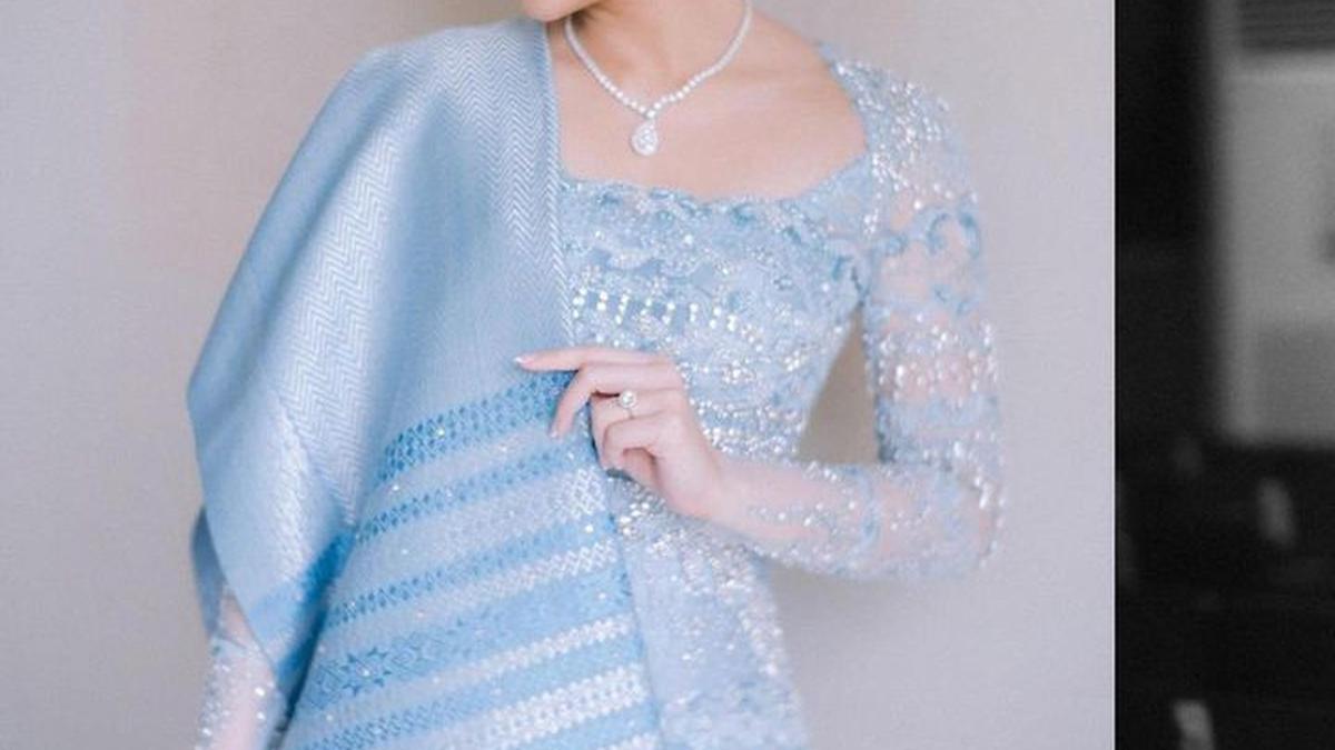 10 Potret Cantiknya Kain Tenun Songket Batak Bertabur Kristal Swarovsky ...