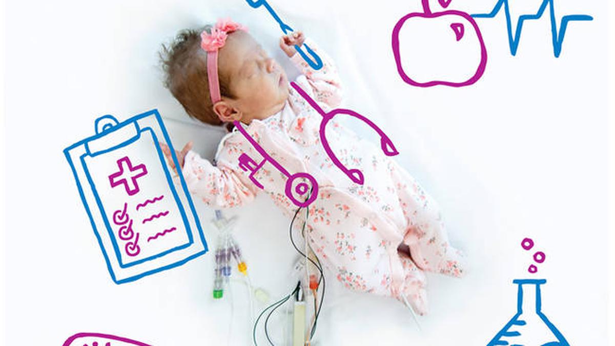 4 Karya Kreatif dan Keren dari Pose Bayi