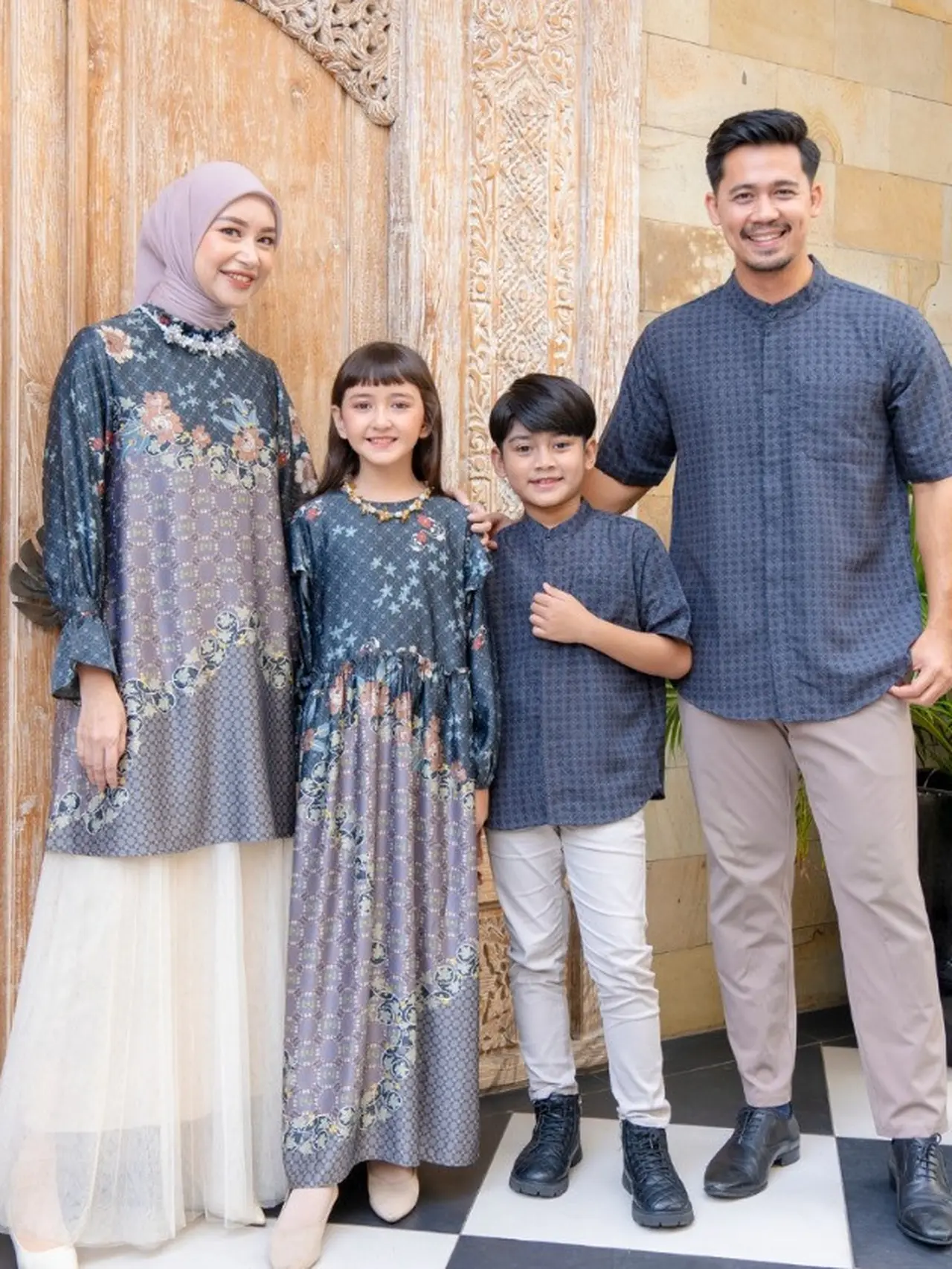 Rekomendasi Model Baju Couple Lebaran 2024, Bergaya Elegan dan Serasi ...
