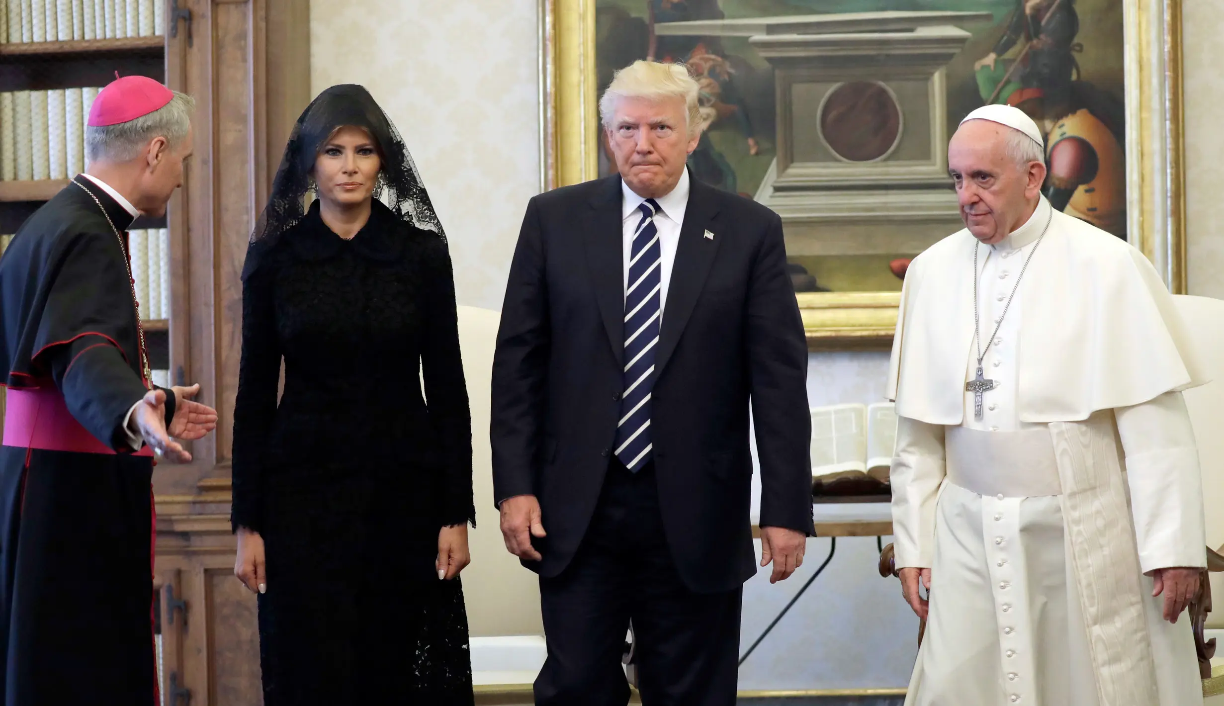 Bahas Isu Terkini, Donald Trump Kunjungi Paus Fransiskus - Foto ...