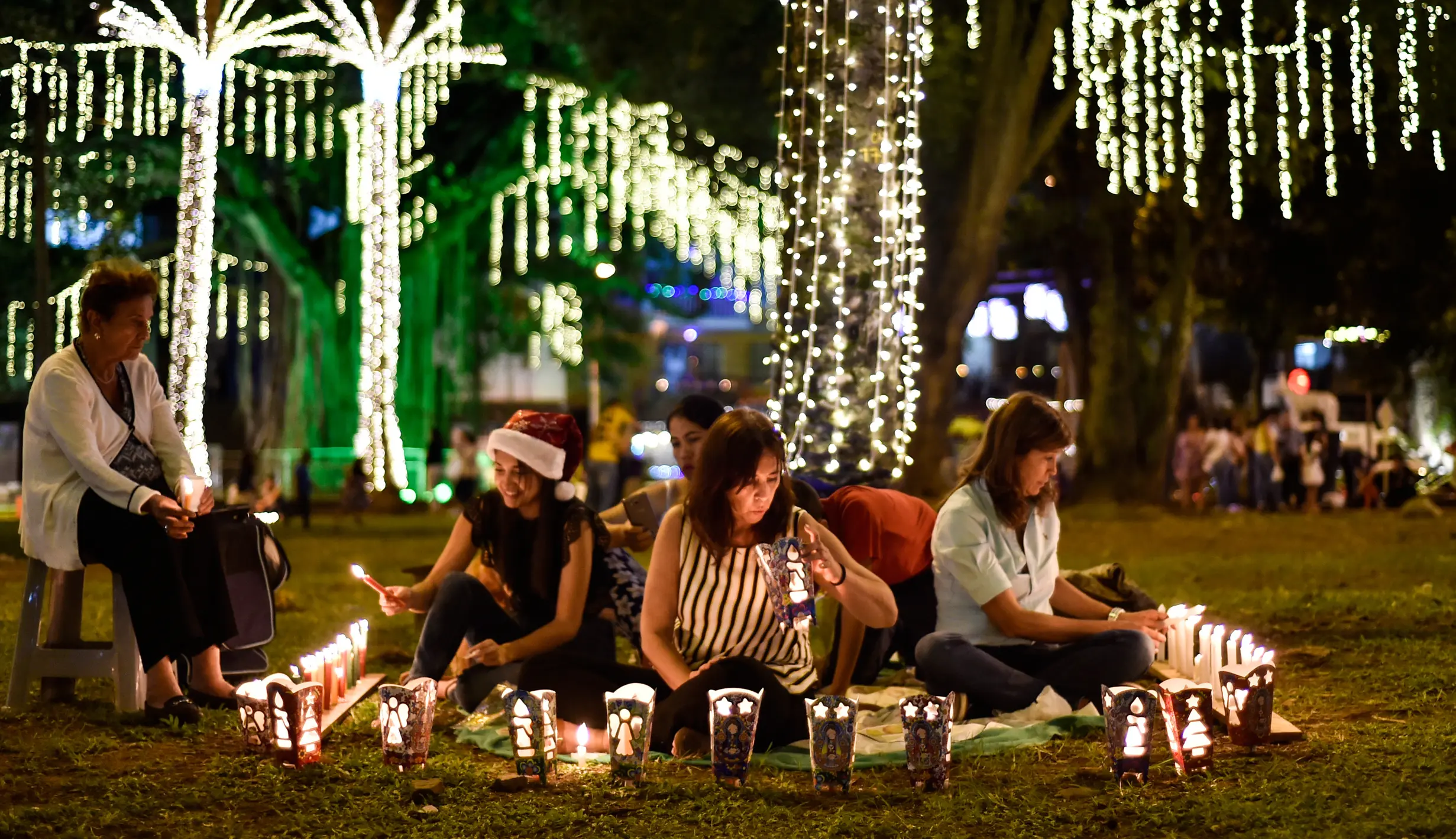 FOTO: Warga Kolombia Rayakan Hari Lilin Kecil - Foto Liputan6.com