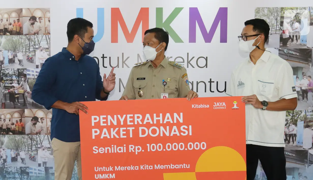 FOTO: HIPMI Jaya Salurkan Bantuan bagi Pelaku UMKM - Foto Liputan6.com