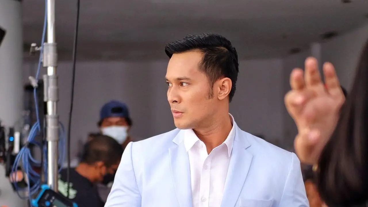 5 Potret Aktor Afdhal Yusman yang Semakin Keren di Usia 38 Tahun