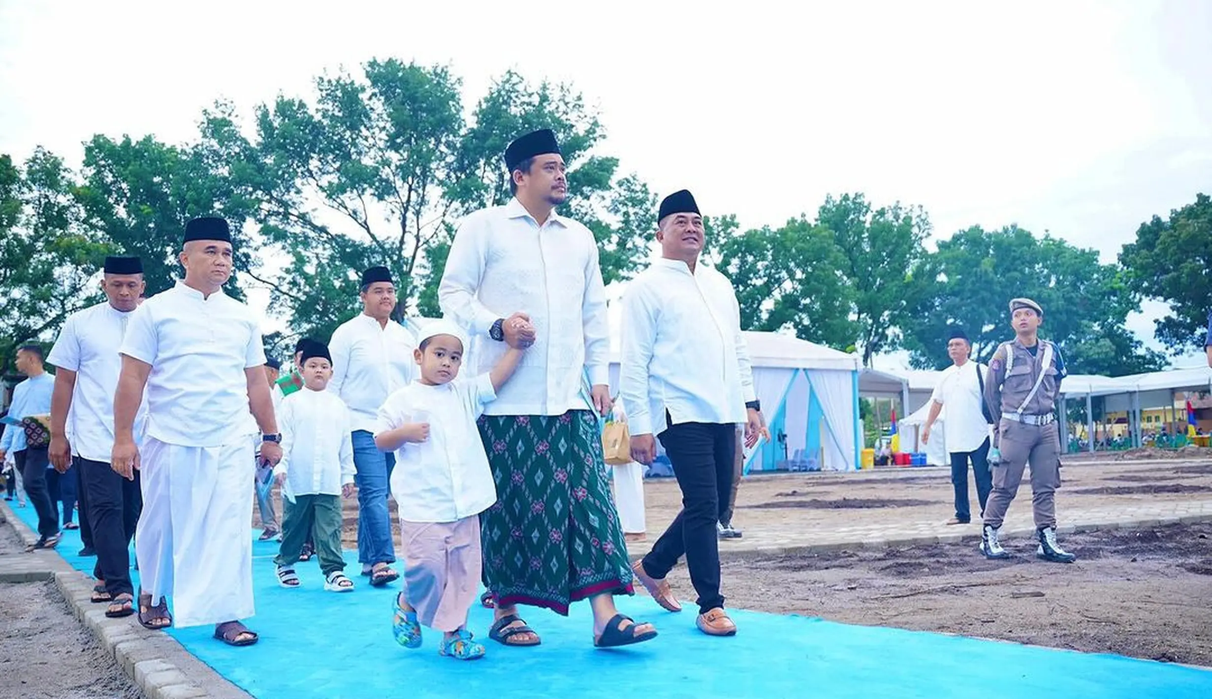 6 Potret Beda Gaya Keluarga Jokowi saat Idul Adha 2024, Kahiyang Ayu, Selvi Ananda, hingga Erina ...