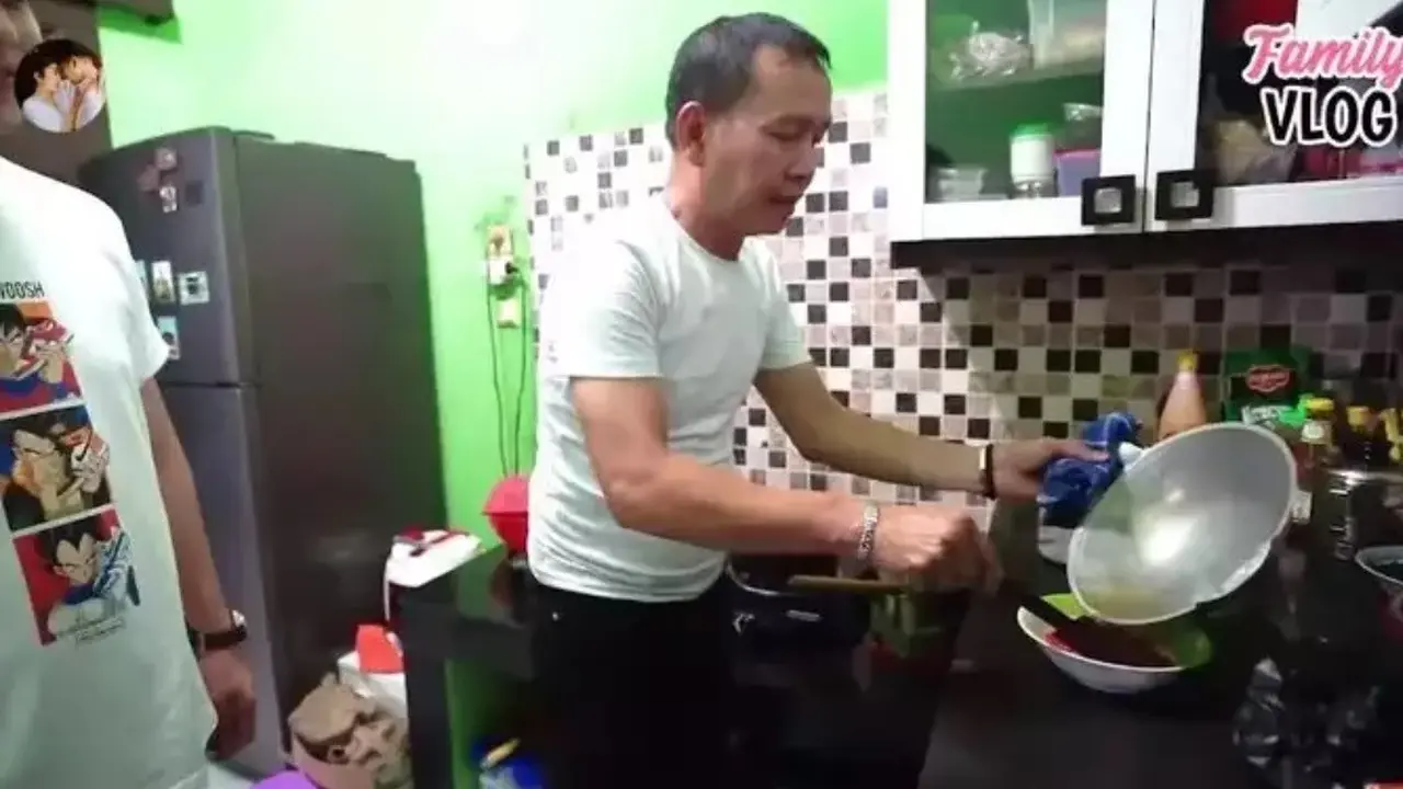 Potret Dapur Ayu Ting Ting yang Minimalis, Kaya Warna Putih dengan Tembok Nuansa Green Screen ...