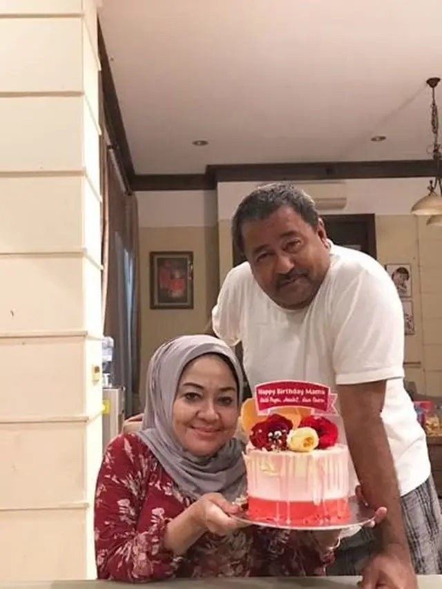 Rano Karno Rumahnya Ditumbuhi Banyak Pohon, Intip 4 Potretnya - ShowBiz ...