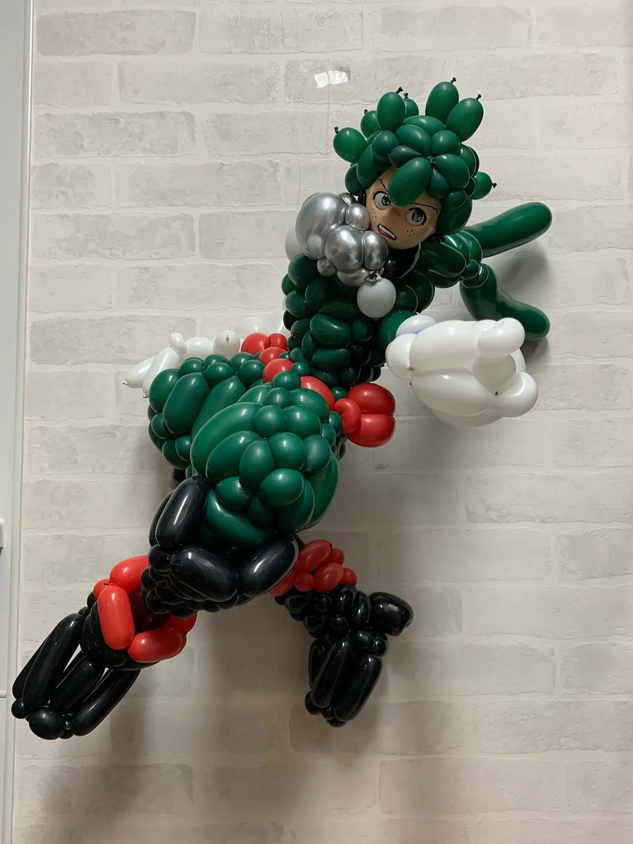 6 Kreasi Seni Balon Bentuk Karakter Anime My Hero Academia Ini Unik ...
