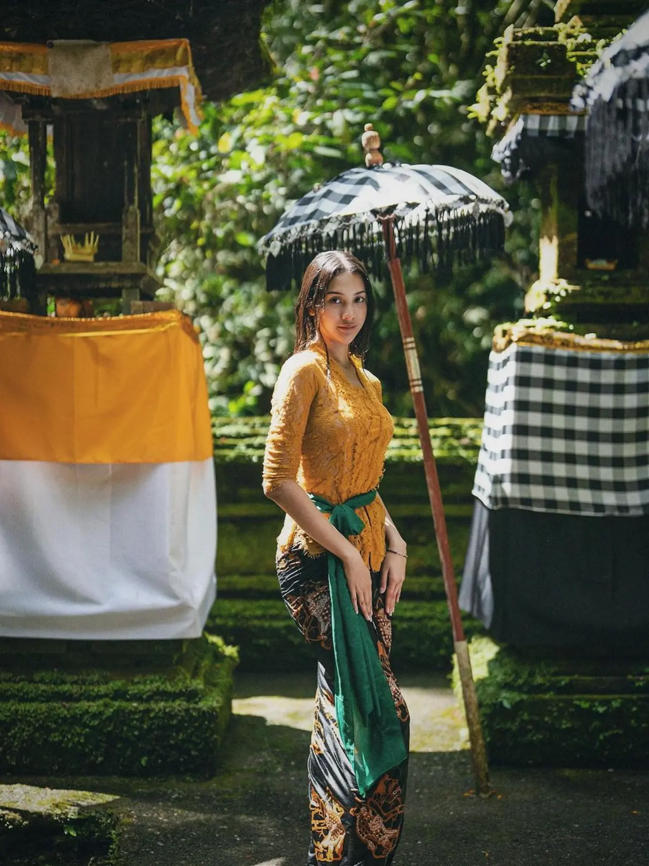 Inspirasi Kebaya Mustard Untuk Berbagai Acara, dari Rania Yamin hingga Faradina Mufti - Fashion ...