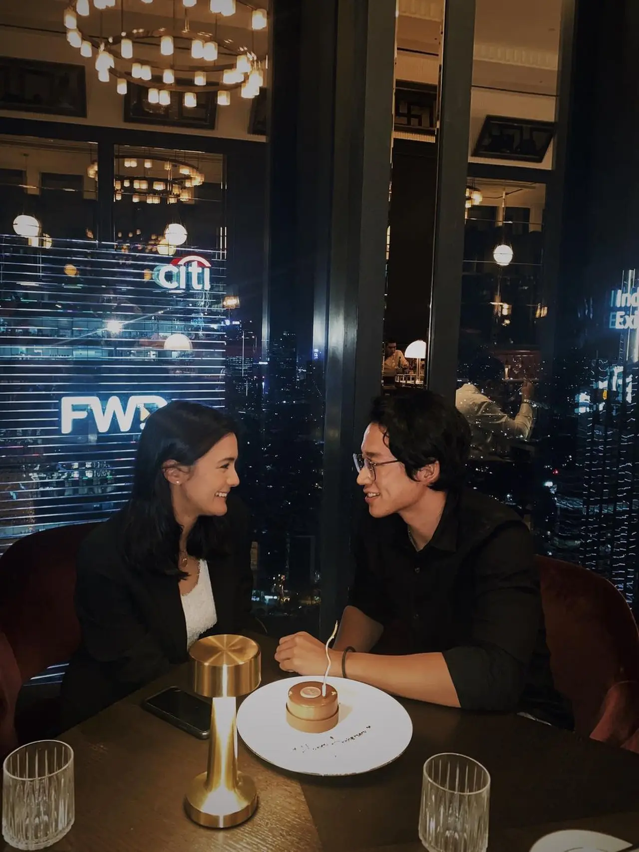 7 Potret Amanda Rawles Dilamar Adriel Susanteo, Pasangan Beda Agama - Hot Liputan6.com