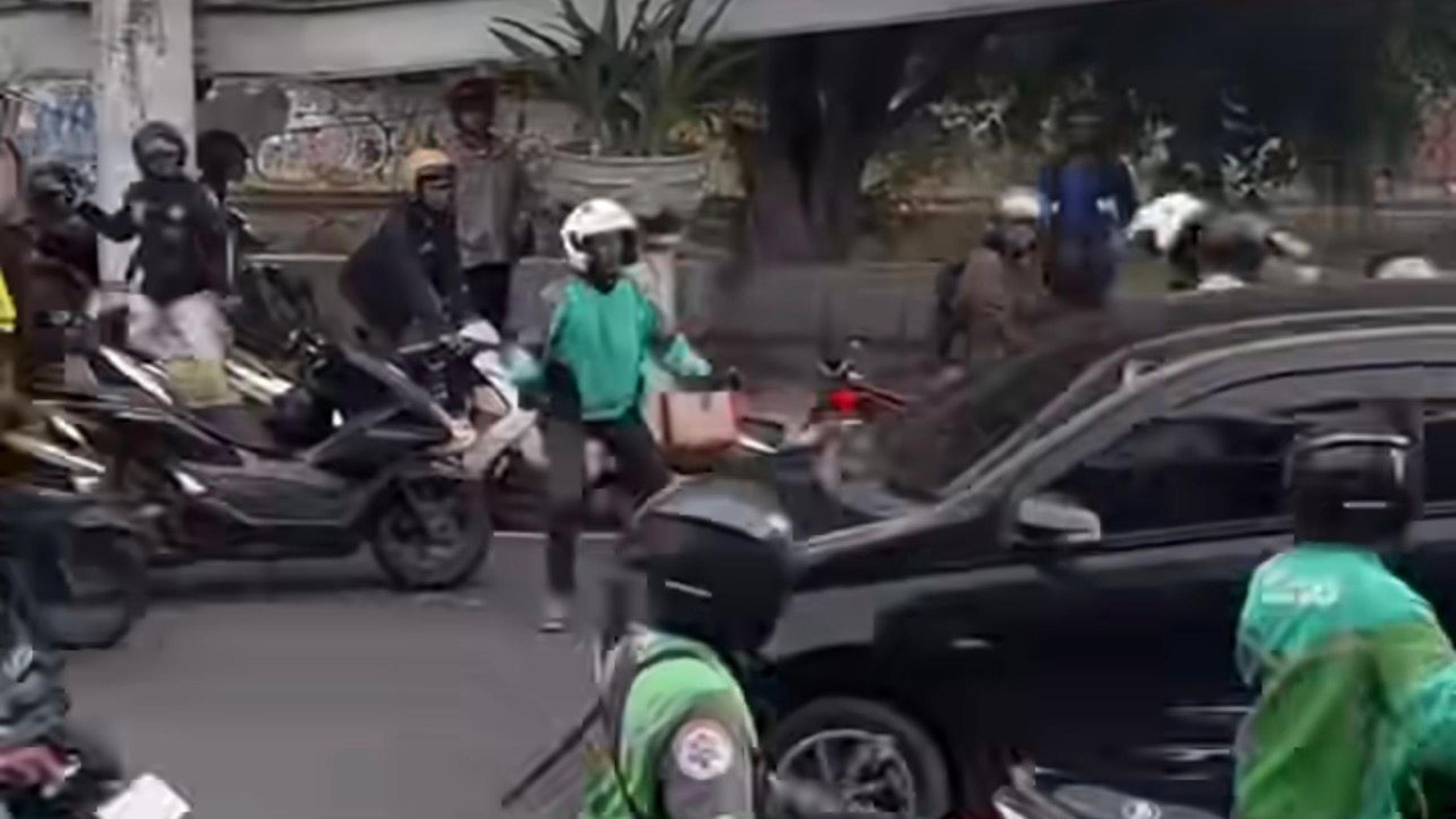 Penyebab Calya Hitam Diamuk Massa di Gunung Sahari Jakpus, 2 Diamankan