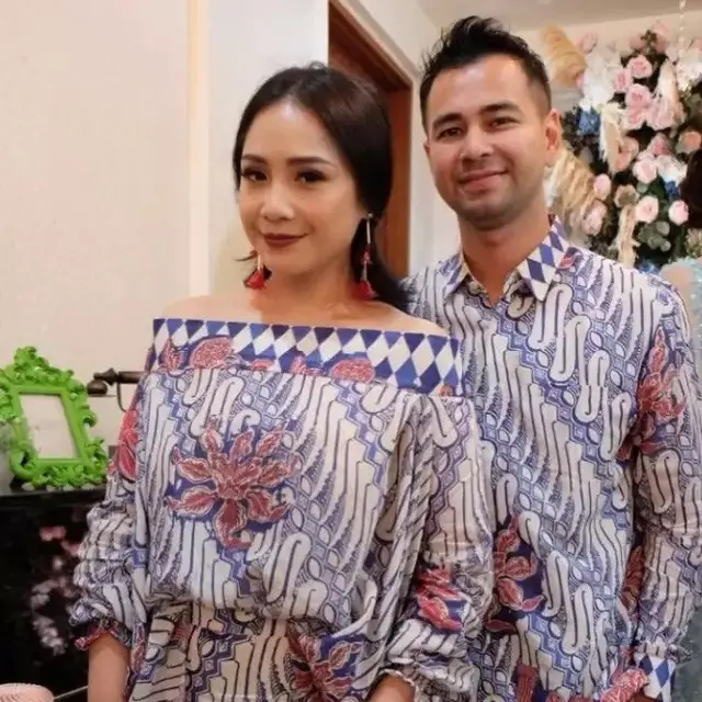 6 Pasangan Seleb yang Pakai Baju Sama Saat Kondangan, Kompak Banget ...