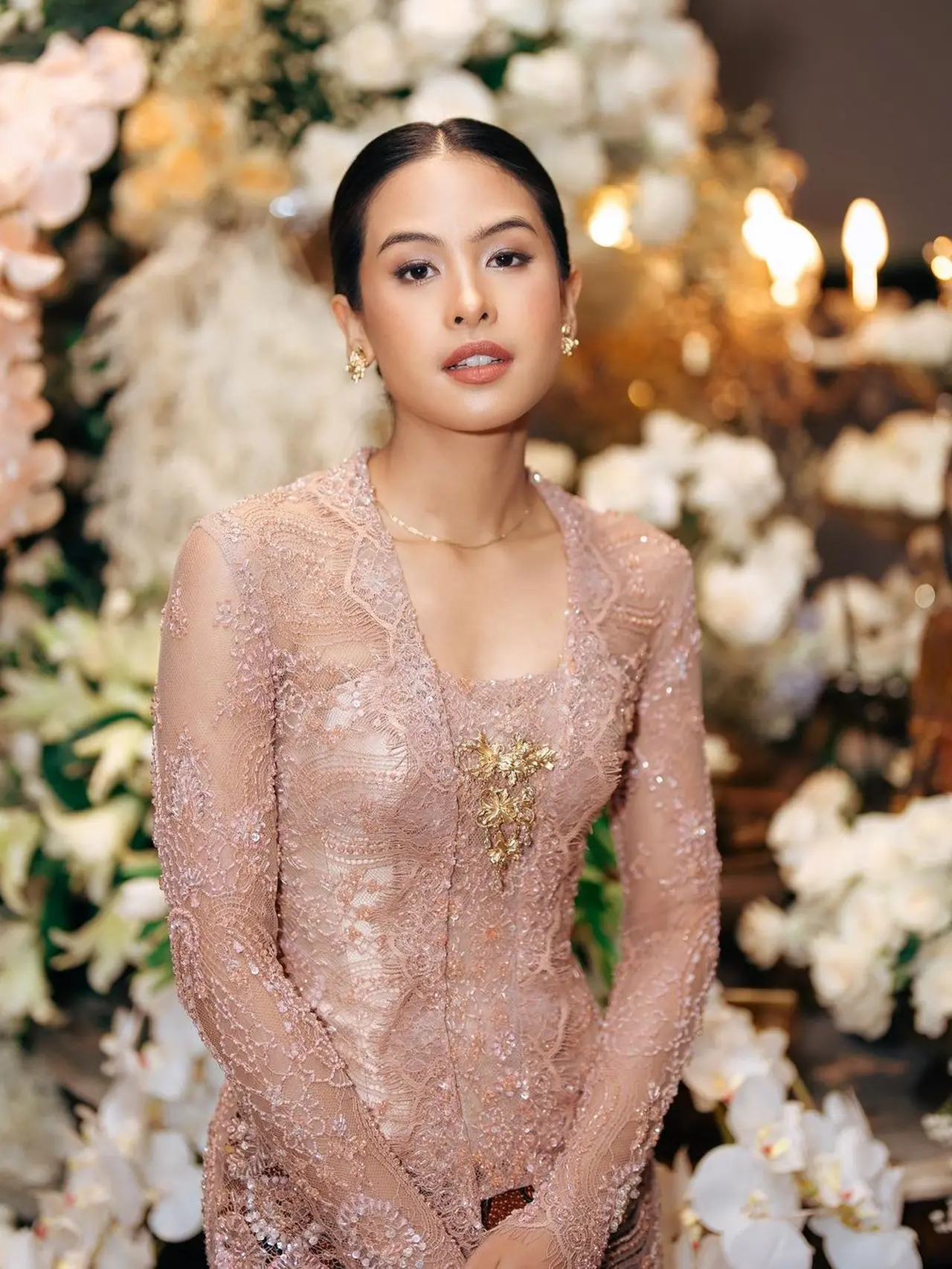 4 Inspirasi Kebaya Modern dengan Bawahan Jarik Klasik ala Selebriti ...