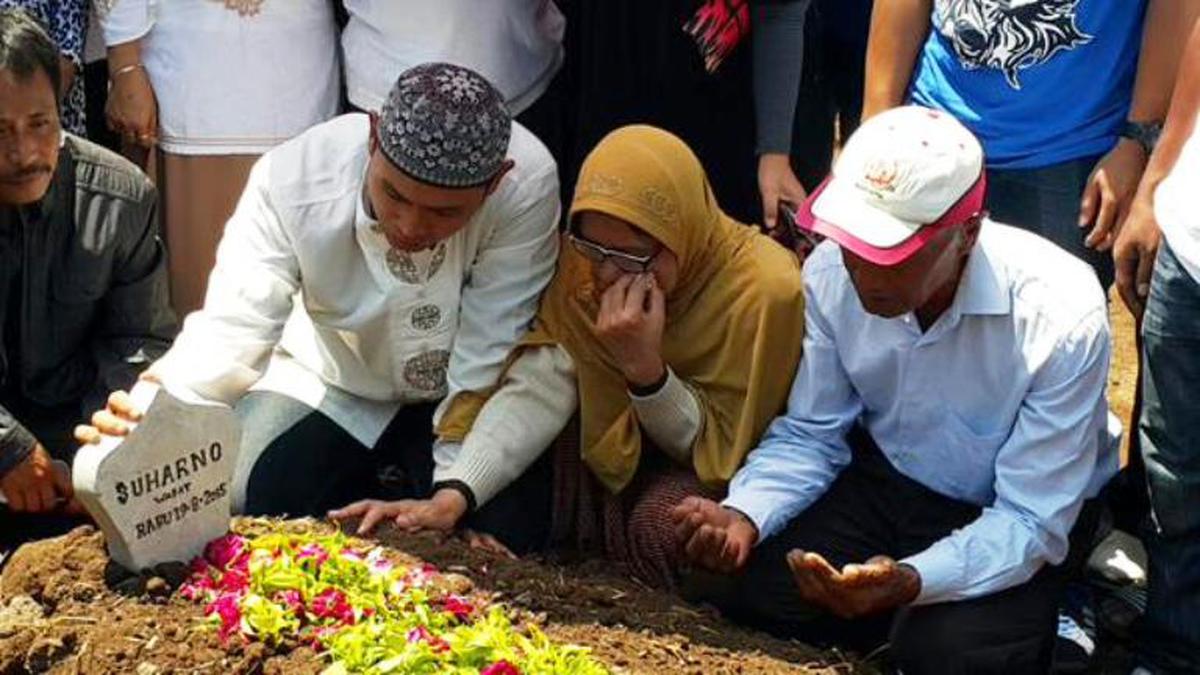 Suharno Dilepas ke Peristirahatan Terakhir dengan Duka Mendalam