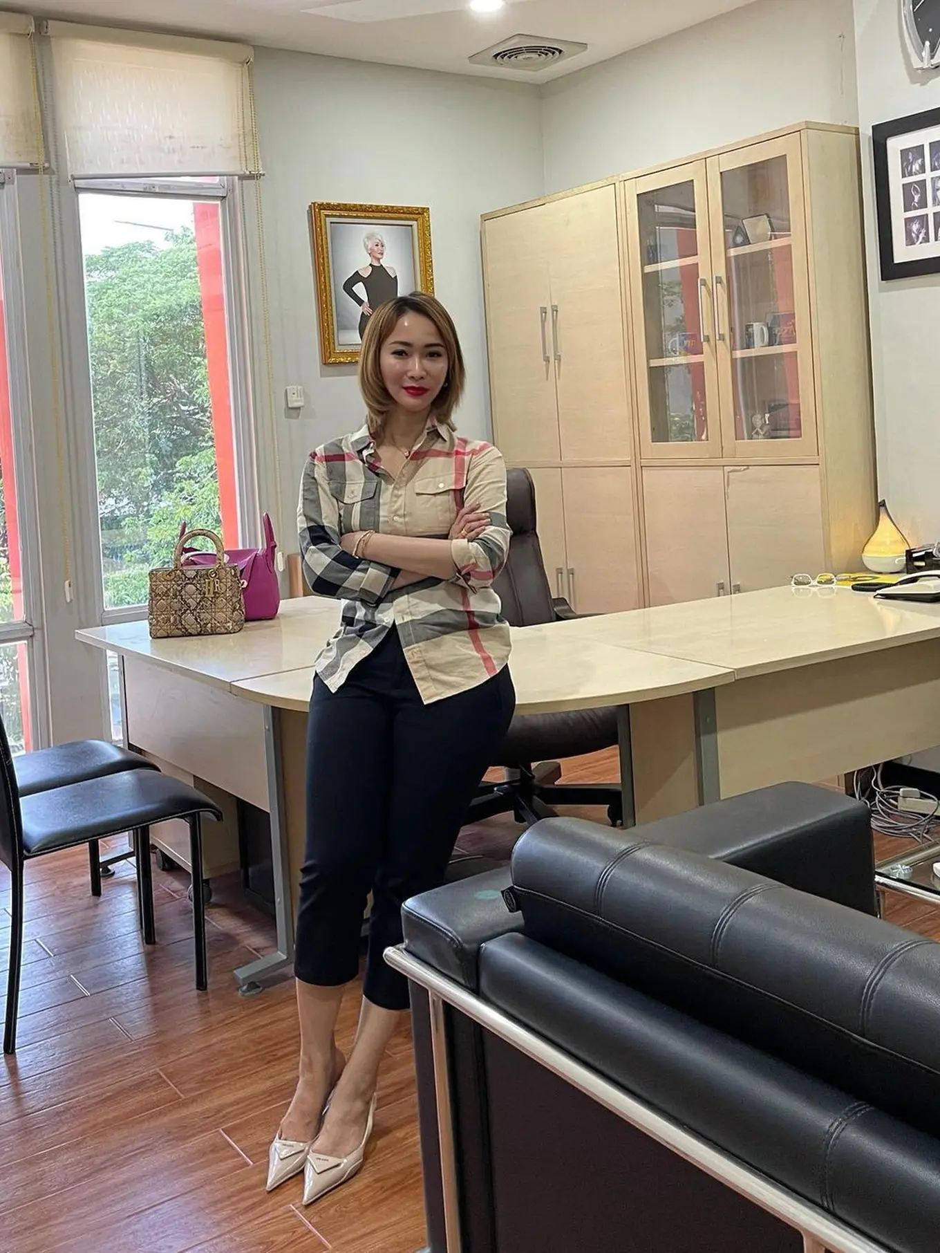 Inul Daratista Pamer Kantor Baru Inul Vizta, Kerajaan Karaoke Miliknya - Entertainment Fimela.com