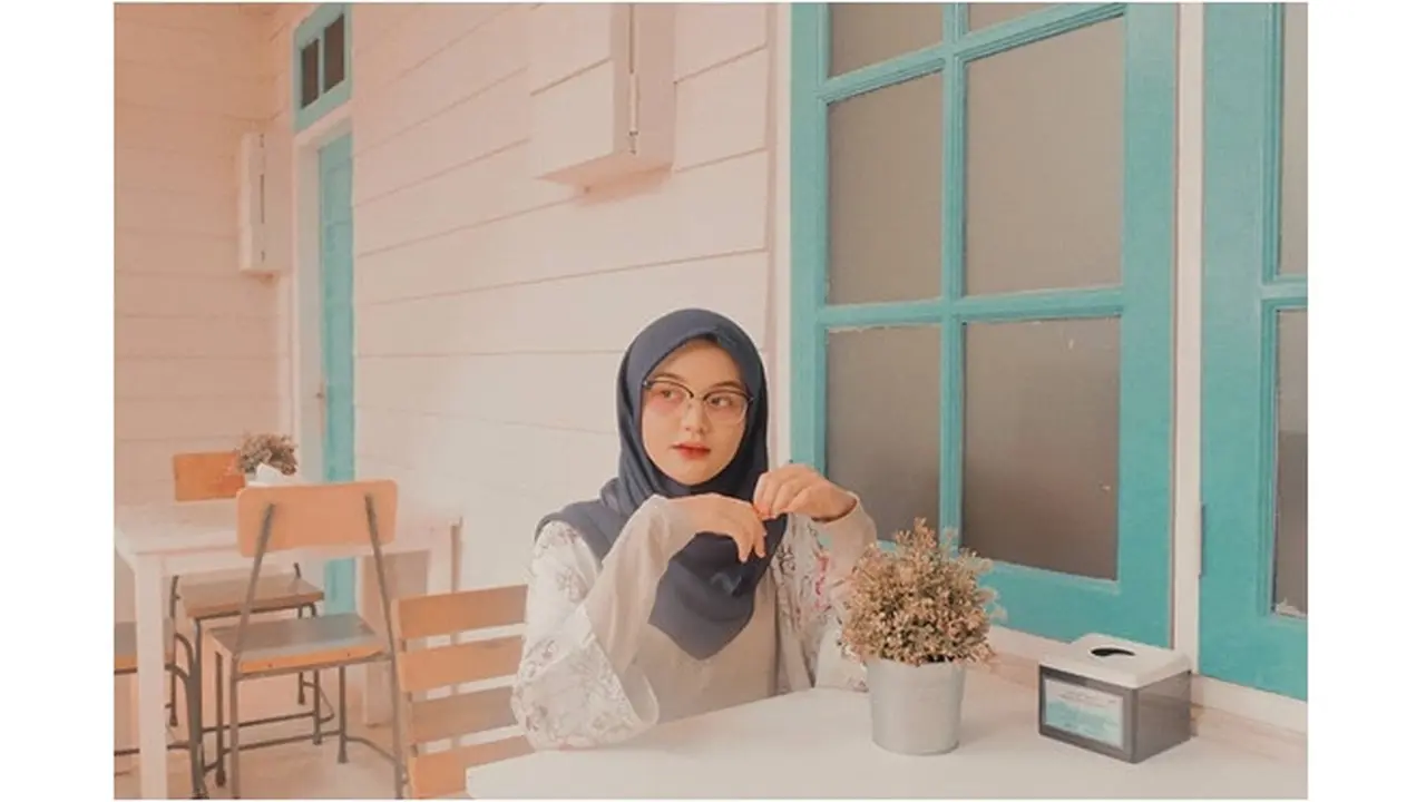 5 Potret Tia Septiana, Putri Mandra yang Bikin Salah Fokus - Hot ...