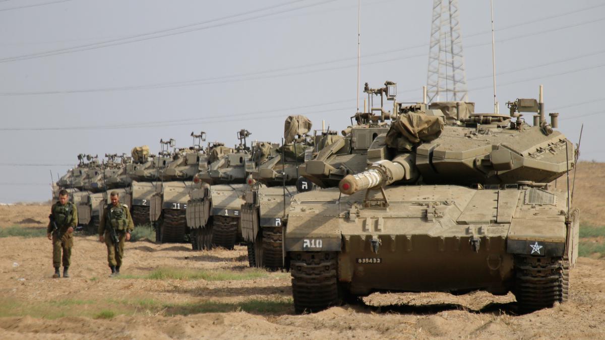 FOTO: Israel Kerahkan Puluhan Tank ke Perbatasan Gaza - Foto Liputan6.com