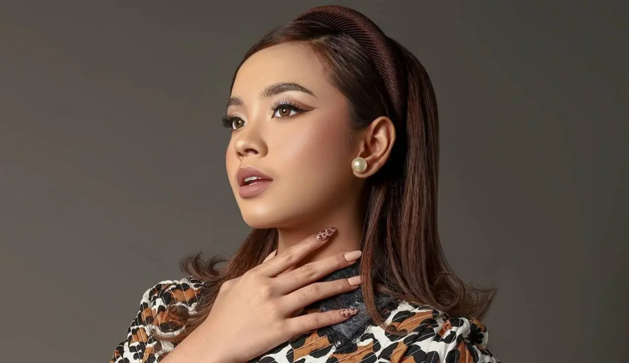 FOTO: Gaya Pemotretan Lyodra Ginting Dengan Tema Klasik, Bernuansa ...