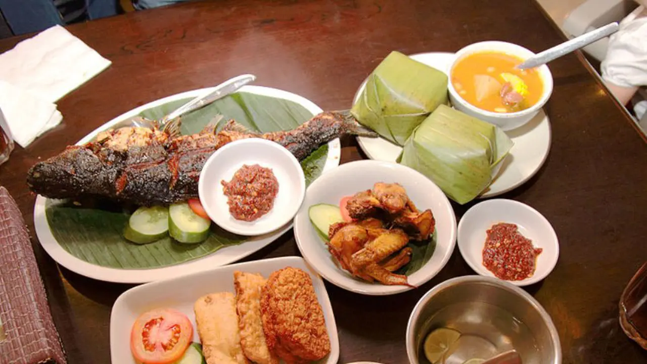Mengenal Warung Nasi Ibu Imas, Tempat Makan Sunda Legendaris di Bandung ...