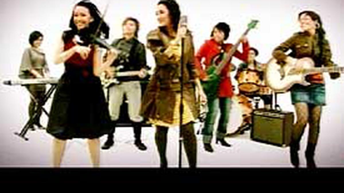 SHE Mendobrak Dominasi Band Pria