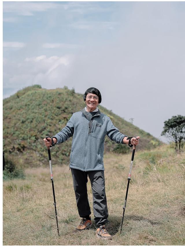 6 Potret Kak Seto Rayakan Ultah ke-74 di Gunung Prau, Menolak Tua ...